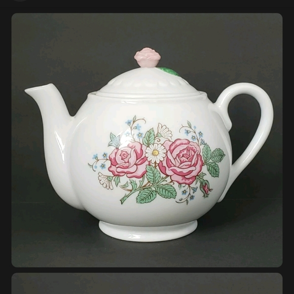 Hallmark | Kitchen | Hallmark 5 Porcelain Teapot | Poshmark